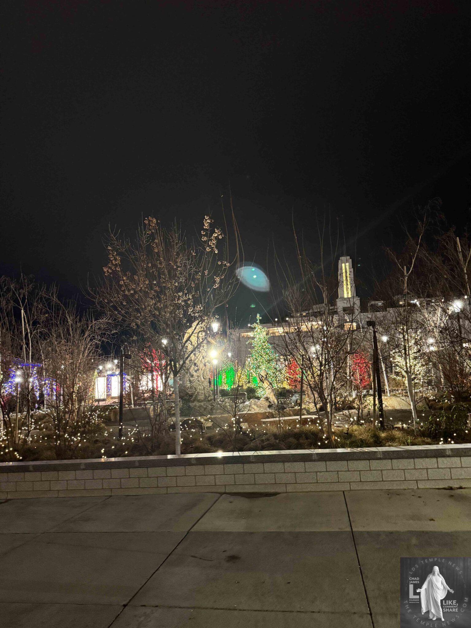 Christmas Lights Shine Bright on Temple Square - Church of Jesus Christ ...